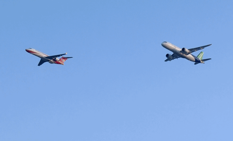同框现场！C919和ARJ21首次双机编队飞行表演 - 西部网（陕西新闻网）