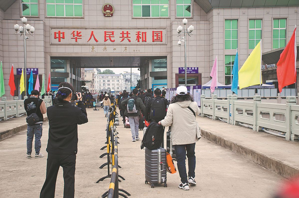 Cross-border land ports bustling again as restrictions lifted - 西部网（陕西新闻网）