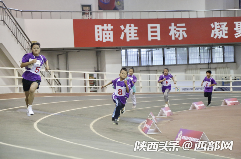 陕西省第三届城市激光跑比赛在西安开跑 - 西部网（陕西新闻网）