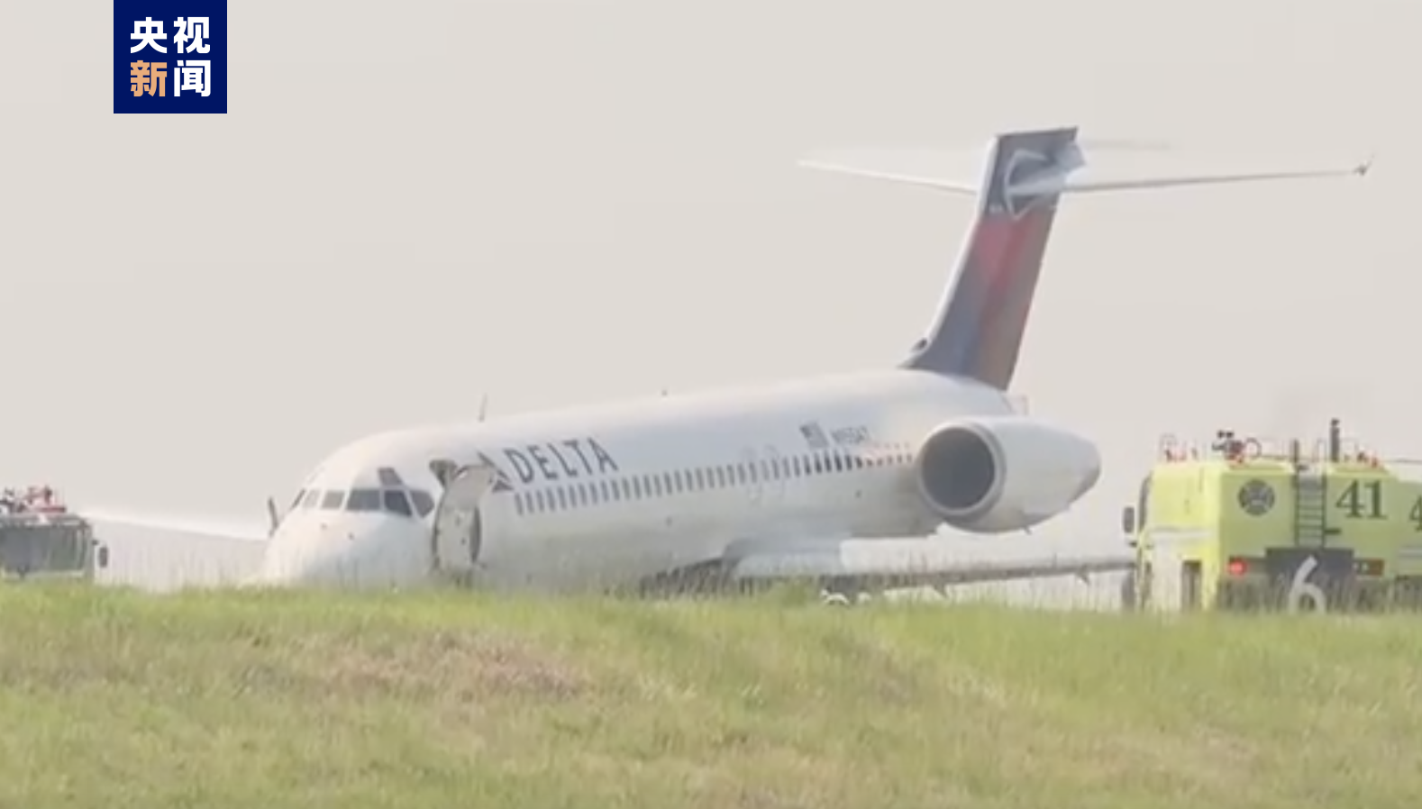 美国达美航空一客机降落时前起落架未展开 暂无人员伤亡 - 西部网（陕西新闻网）