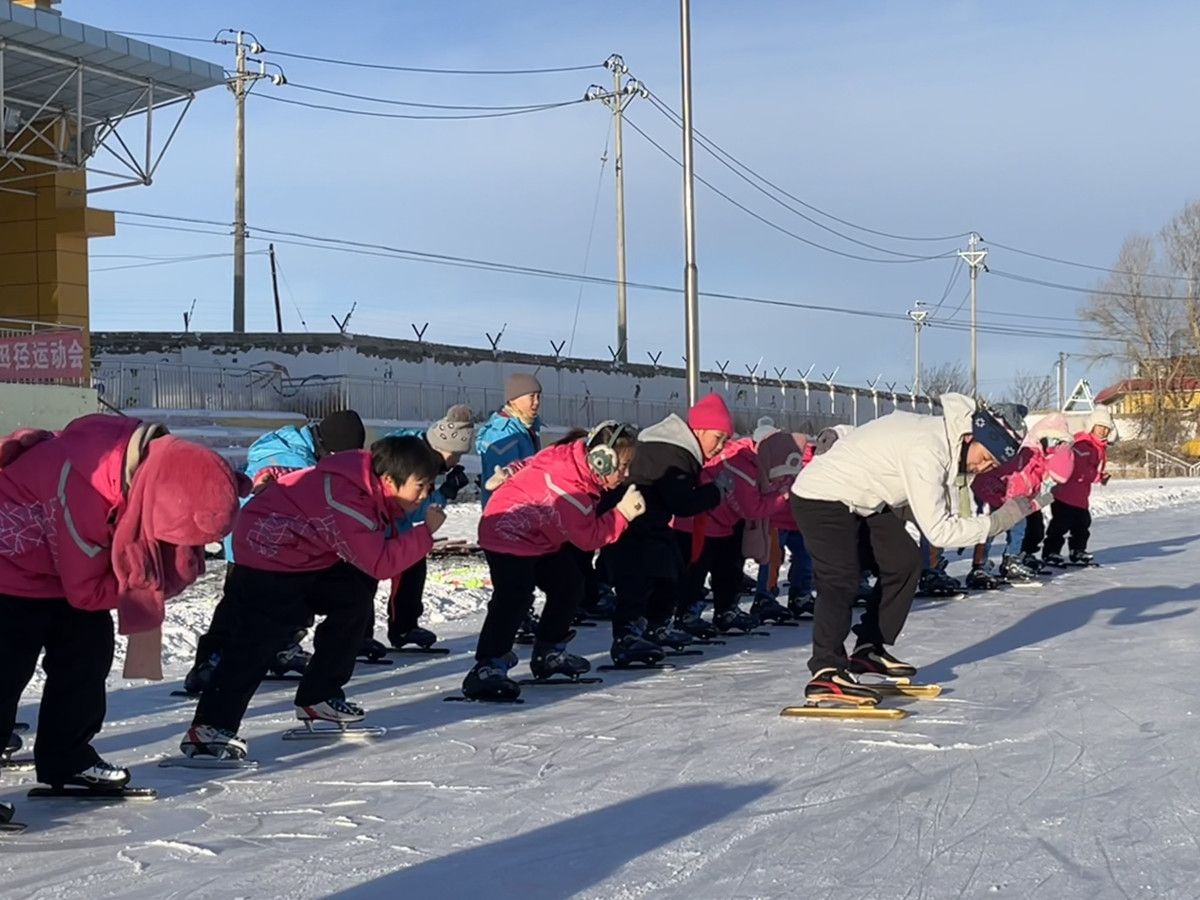 Children blaze a trail for China winter sports in Xinjiang - 西部网（陕西新闻网）