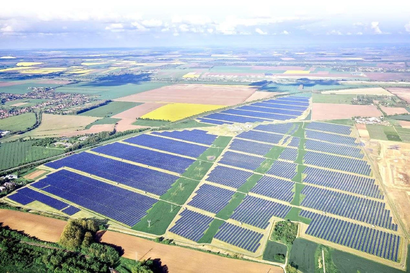 China's new energy industry provides world with high-quality production ...