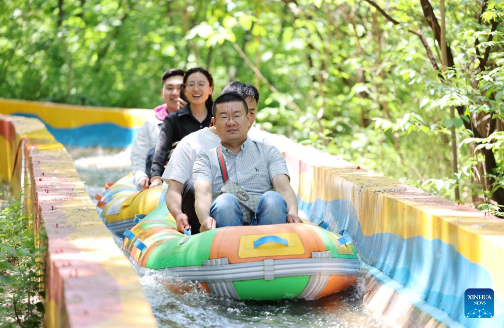 People enjoy May Day holiday across China - 西部网（陕西新闻网）